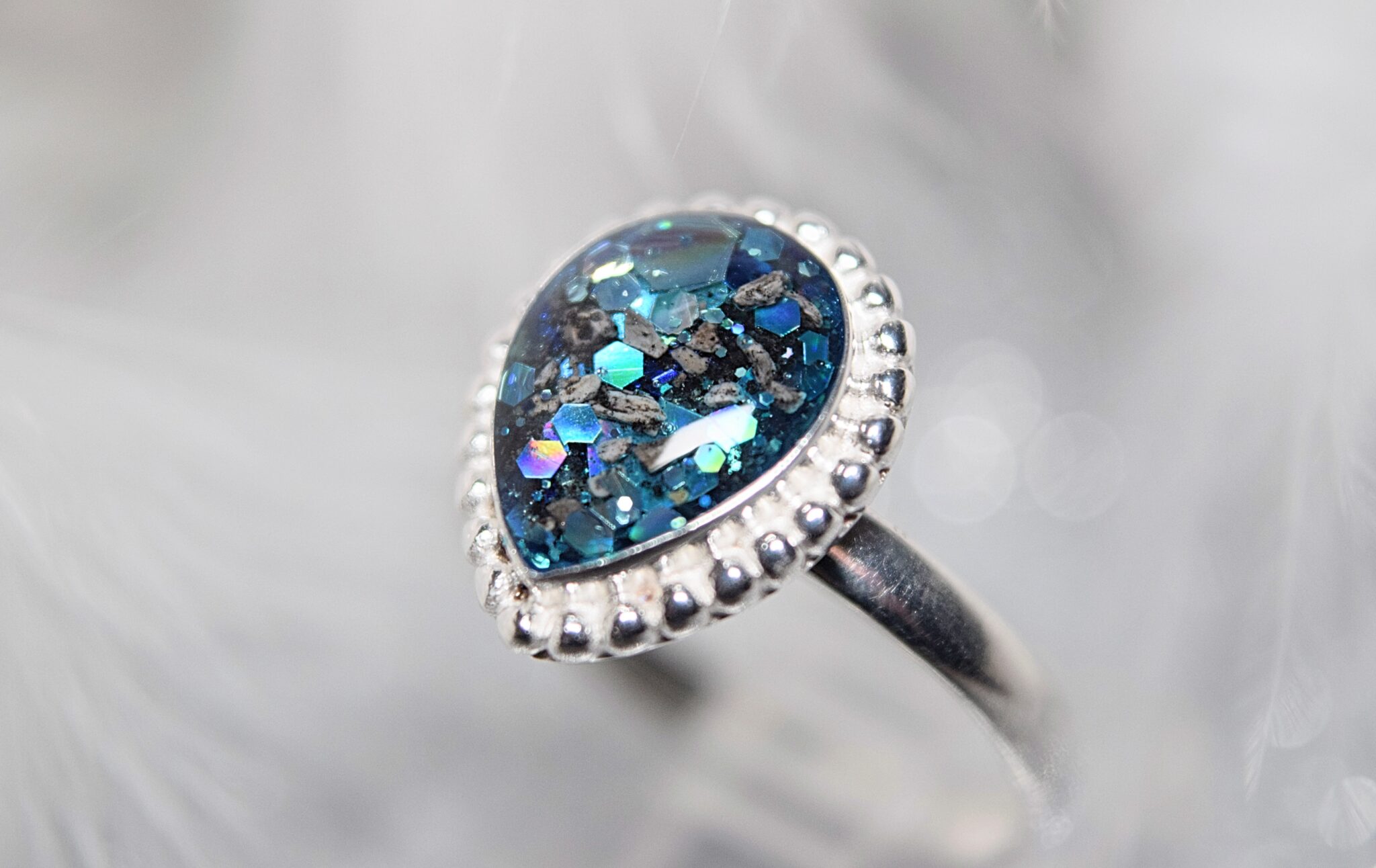 Cremation Ashes & Memorial Ring 'Zoe' - Amulet of Ashes