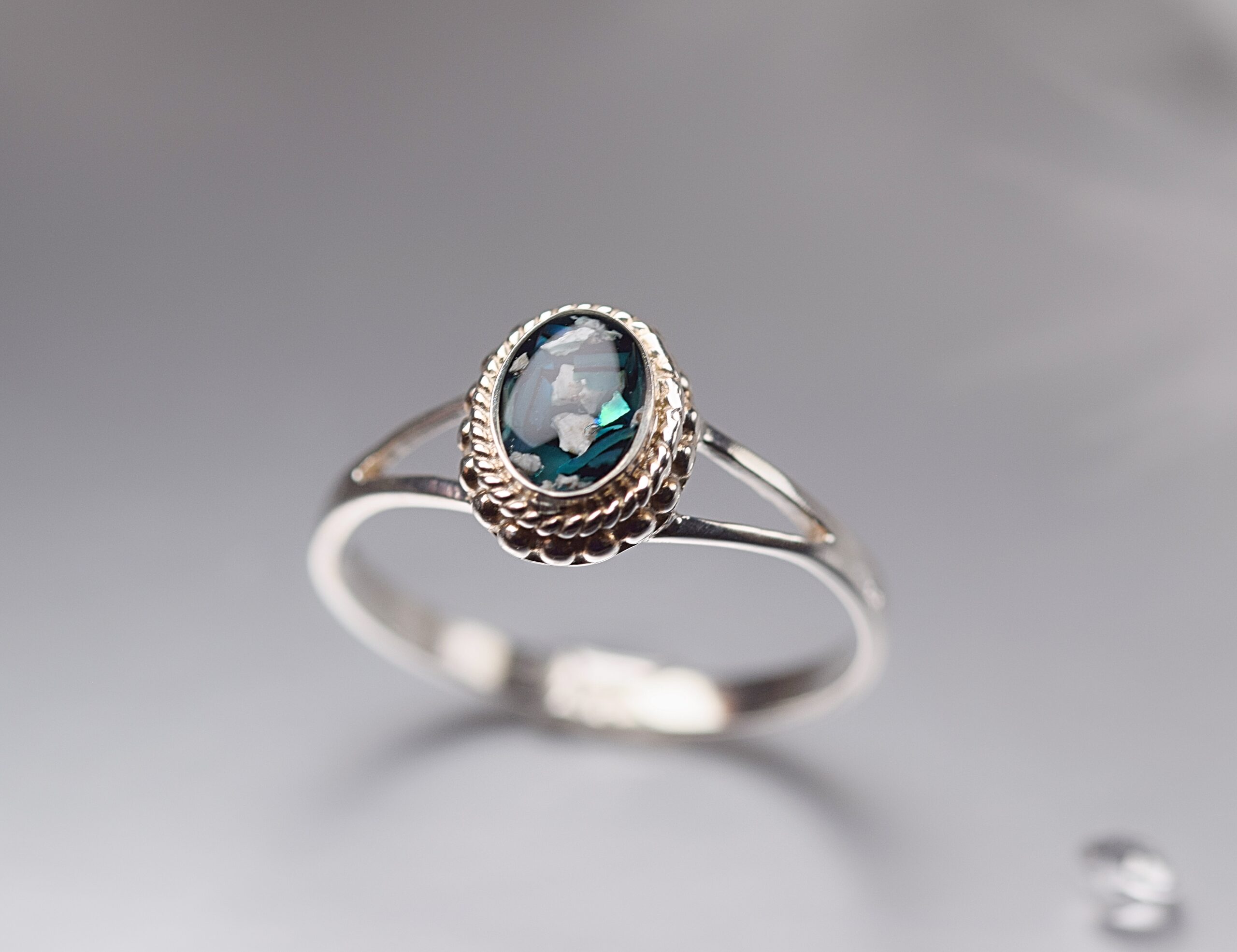 Cremation Ashes & Memorial Ring 'Sara' - Amulet of Ashes