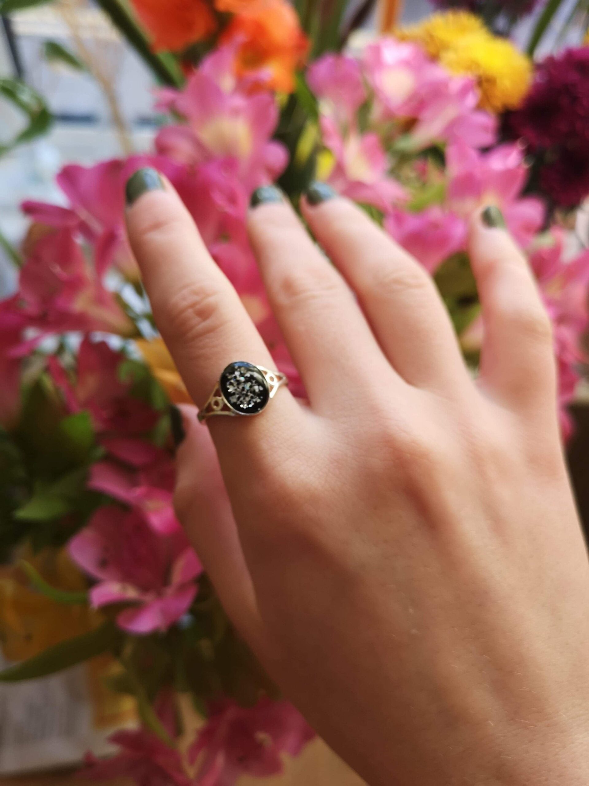 Cremation Ashes & Memorial Ring 'Ayla' - Amulet of Ashes