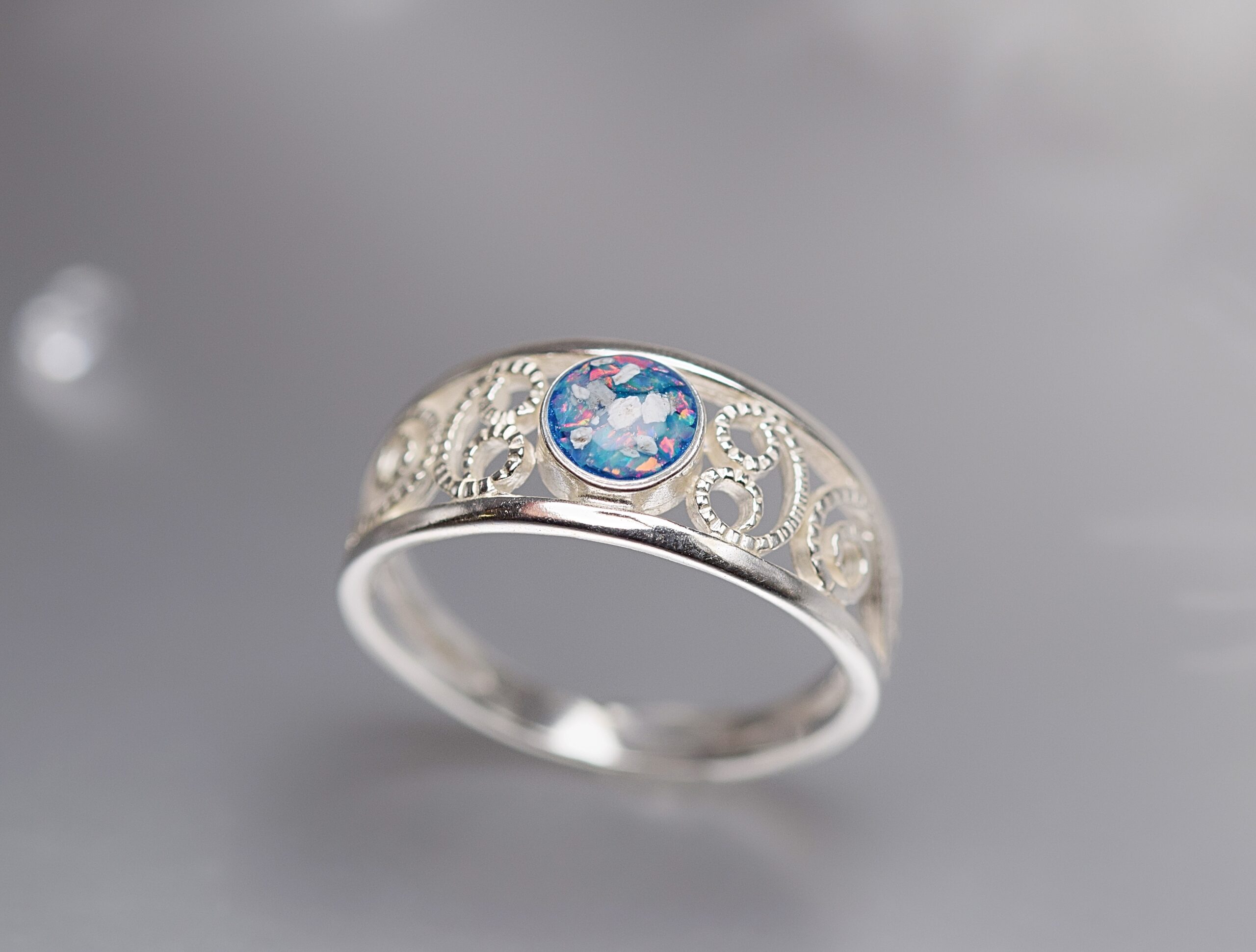 Cremation Ashes & Memorial Ring 'Robyn' - Amulet of Ashes