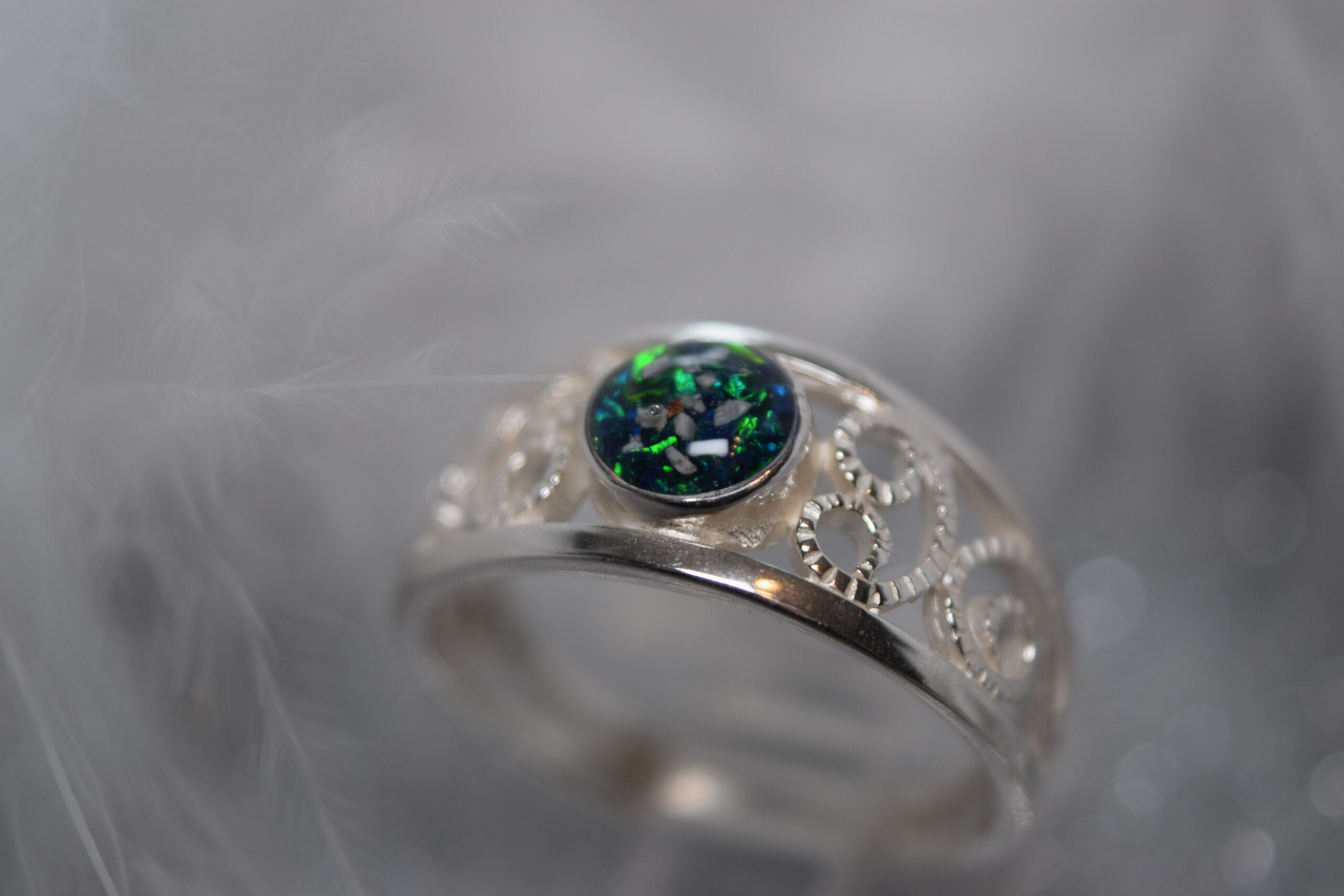 Cremation Ashes & Memorial Ring 'Robyn' - Amulet of Ashes