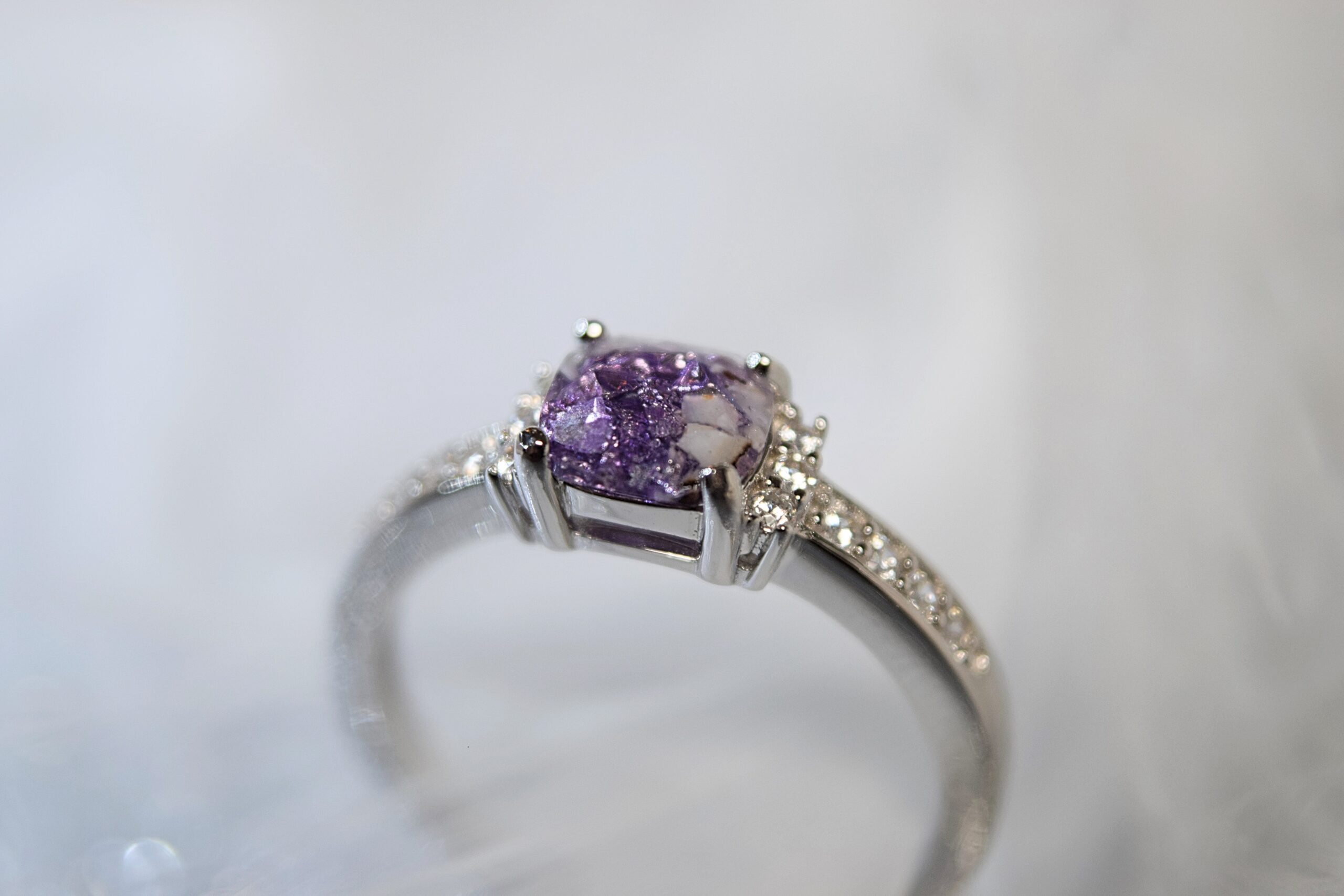 Cremation Ashes & Memorial Square Claw Ring - Amulet of Ashes