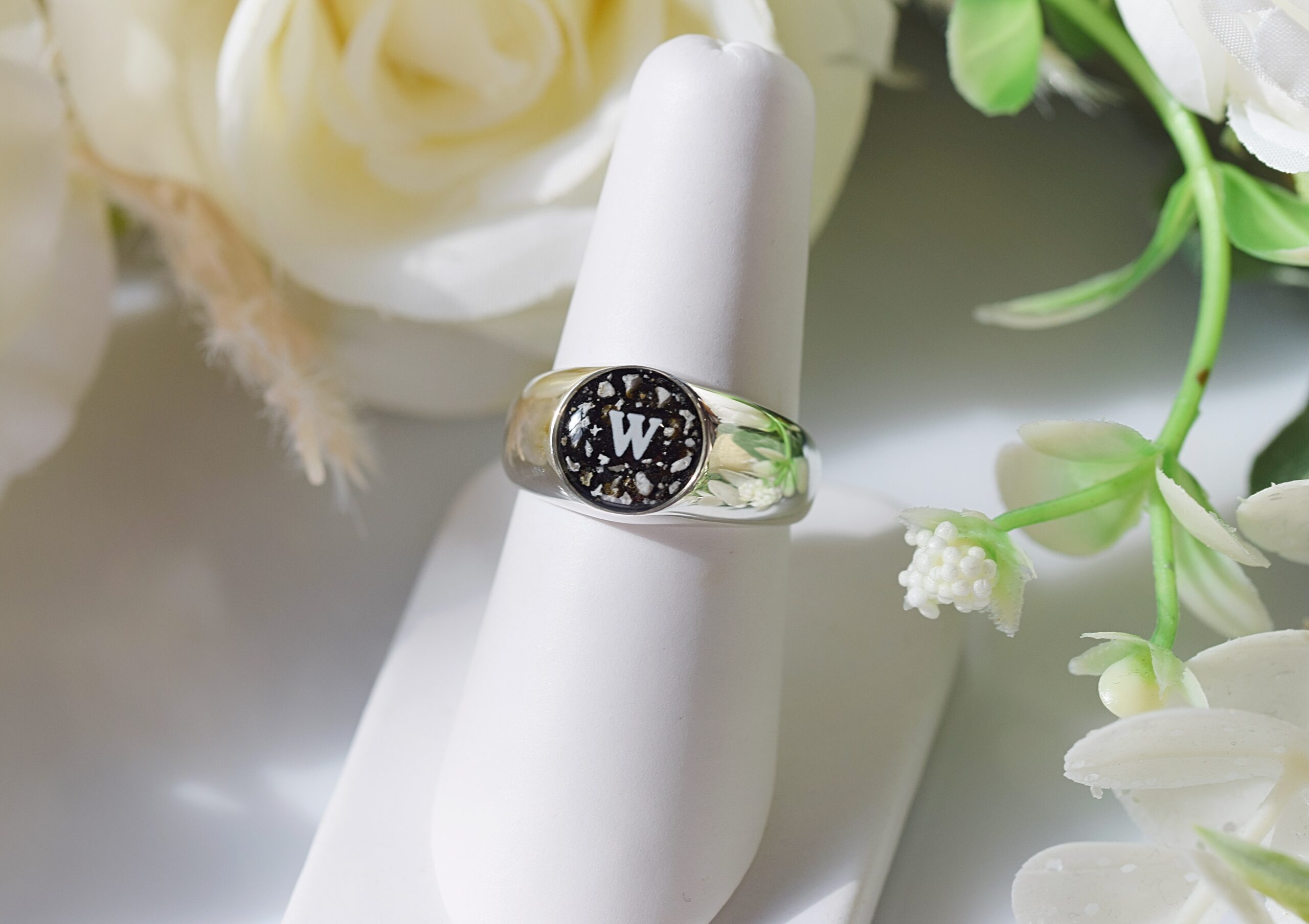 Cremation Ashes & Memorial Ring 'Rodger' - Amulet of Ashes