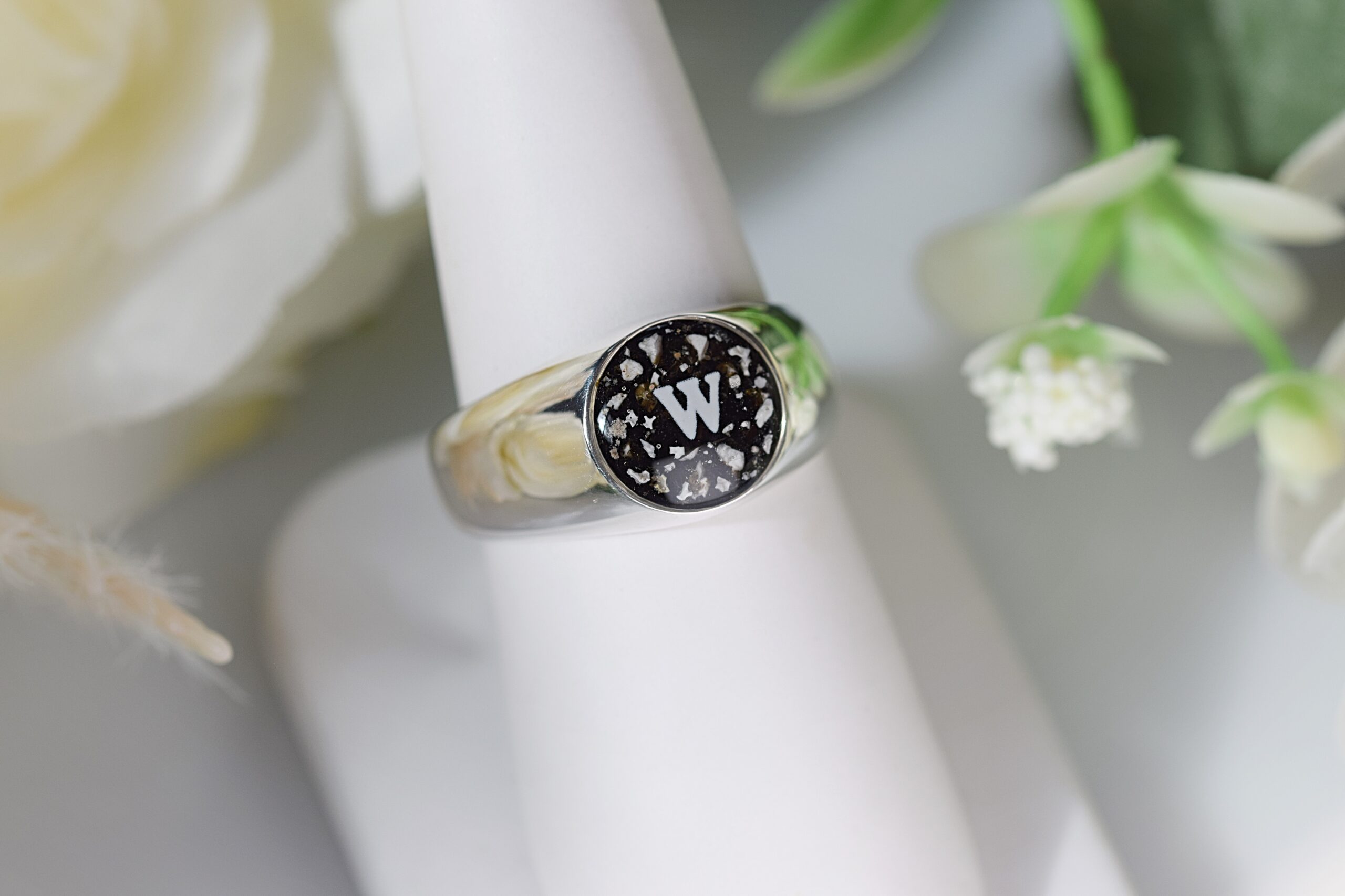 Cremation Ashes & Memorial Ring 'Rodger' - Amulet of Ashes