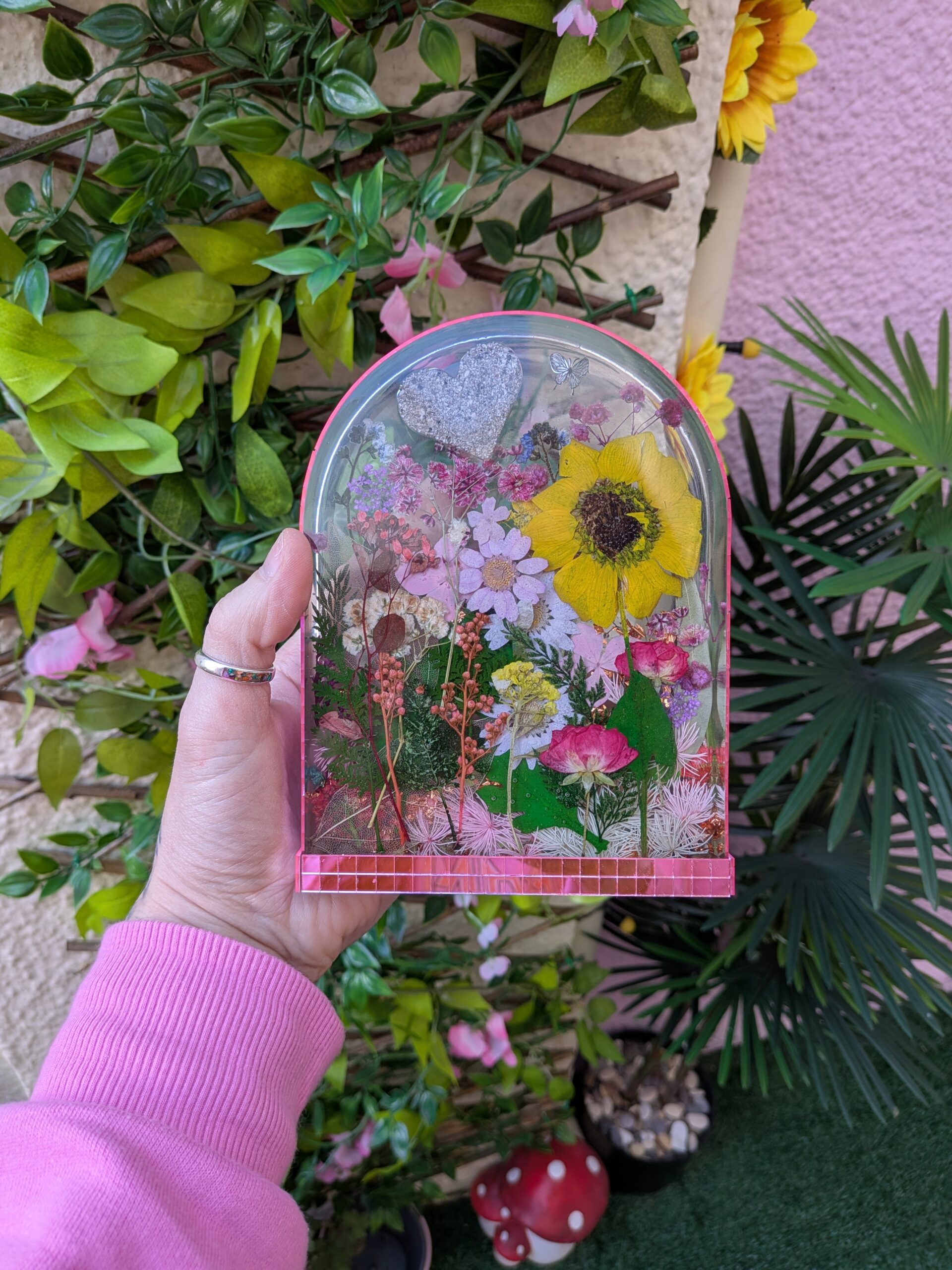 Cremation Ashes & Memorial Dried Flower Arch - Amulet of Ashes